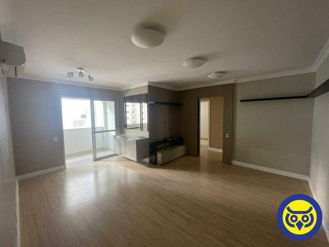 Apartamento semimobiliado para locação no Centro 3 quartos, 2 banheiros