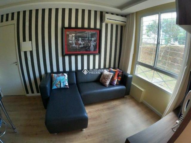 Apartamento semimobiliado