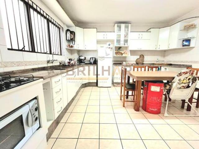 Apartamento semimobiliado 3 dormitórios no Sagrada Família em Caxias do Sul