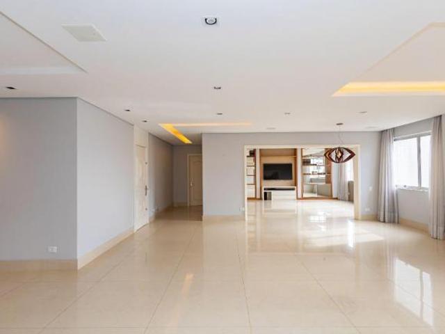 APARTAMENTO SEMIMOBILIADO 3 QUARTOS 2 SUÍTES 2 VAGAS 256M² BATEL