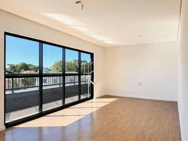 Apartamento seminovo com 3 quartos e 2 vagas em Santa Felicidade