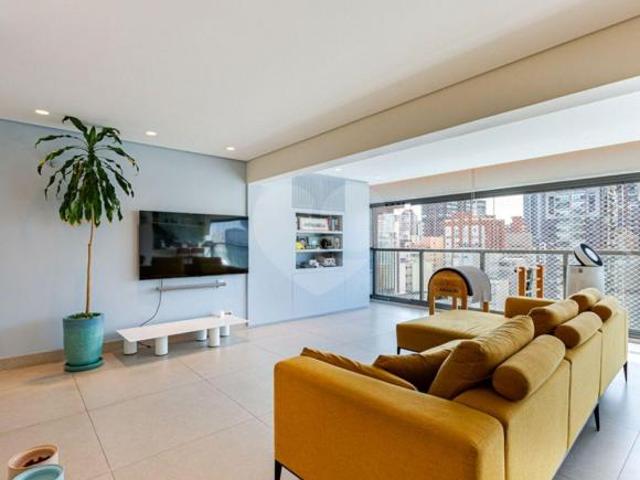 Apartamento seminovo com lazer em Pinheiros