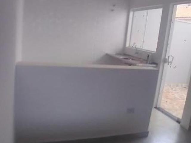 Apartamento sobrado, sendo sala cozinha, 2 dormitórios e uma suíte, garagem, Jd Herminia