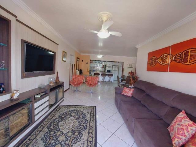 Apartamento sobre a Av. Principal de Bombas