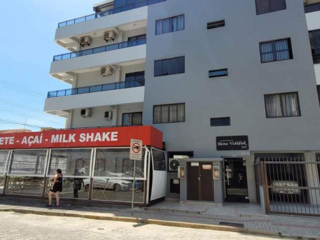 Apartamento sobre a Avenida