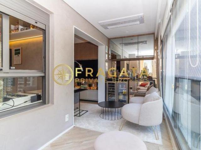 Apartamento Sofisticado à venda, com 71m², 2 dormitórios e 1 vaga em Moema