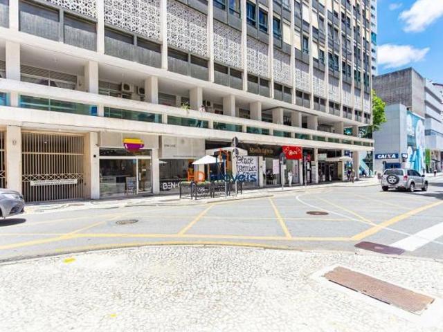 Apartamento sofisticado com 175 m², sol da manhã e vista para a Praça Osório no coração de Curitiba/