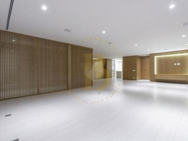 Apartamento sofisticado, com vista incrível, localizado em Moema
