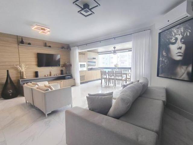 Apartamento sofisticado com vista para o mar
