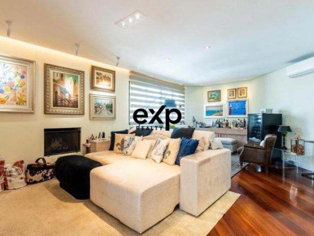 Apartamento sofisticado e reformado no Condomínio East River Campo Belo