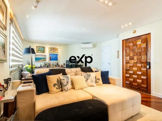 Apartamento sofisticado e reformado no Condomínio East River Campo Belo