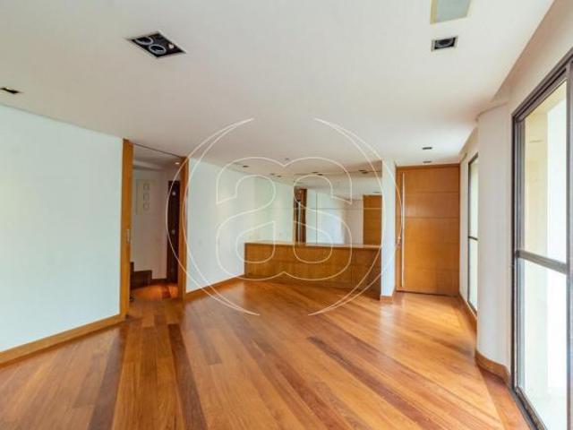 Apartamento sofisticado em Moema Índios, com 3 dormitórios e 3 suítes, e 200m²!