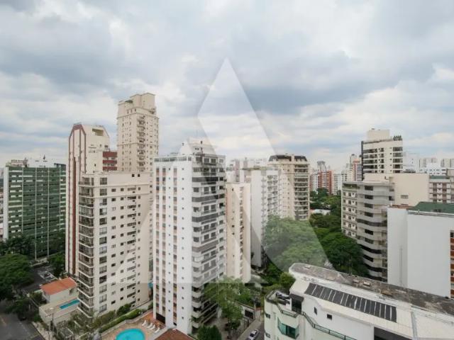 Apartamento sofisticado localizado em rua agradável do Campo Belo