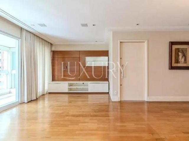 Apartamento sofisticado no Jardim Paulista com 162 m², 3 suítes e 4 vagas