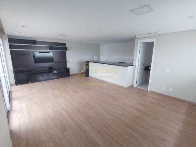 Apartamento/ Studio com 60 m² de área útil, living com varanda, 1 dormitório, 1 banheiro, 1 vaga