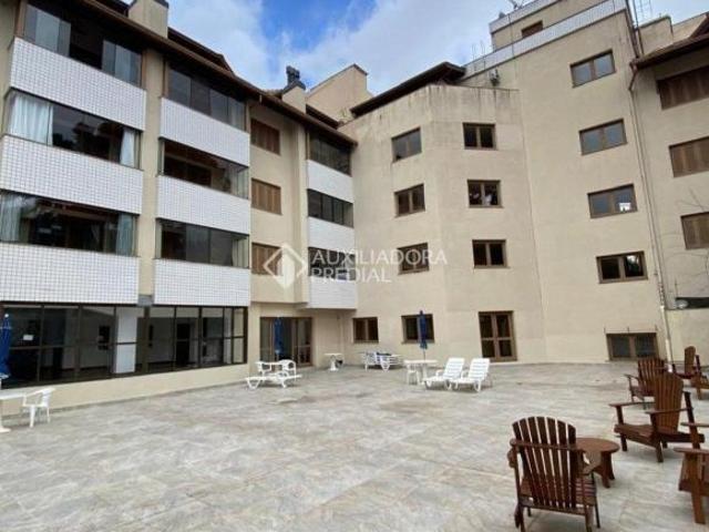 APARTAMENTO STUDIO MOBILIADO COM UM DORMITÓRIO NO CENTRO DE GRAMADO
