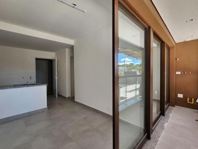 Apartamento Studio Novo de 36m² com Varanda Integrada e 1 vaga no Vila Itapura em Campinas/SP