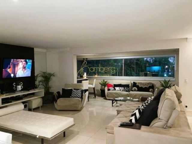 Apartamento super bem localizado. MOBILIADO