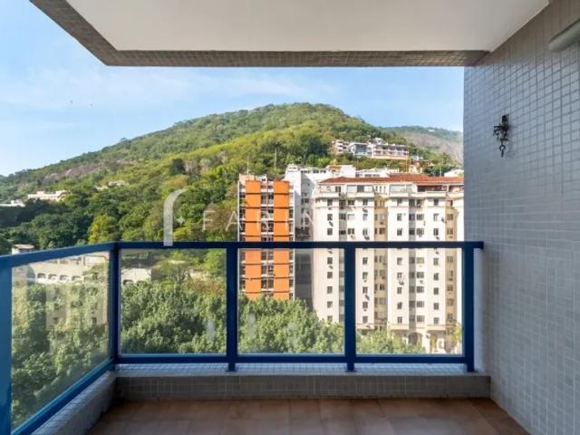Apartamento super claro e arejado em prédio com serviço residencial no Humaitá