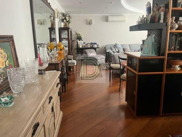 Apartamento super espaçoso próximo ao Metrô Oscar Freire