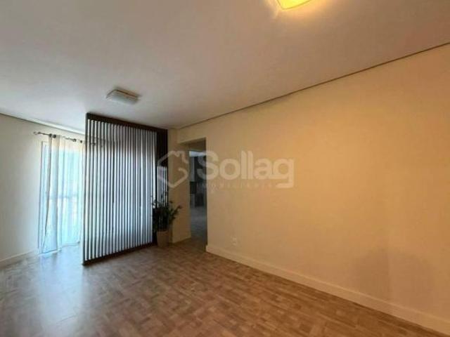Apartamento/Cobertura à venda com amplo quintal,dois dormitórios, escritório na região central em V