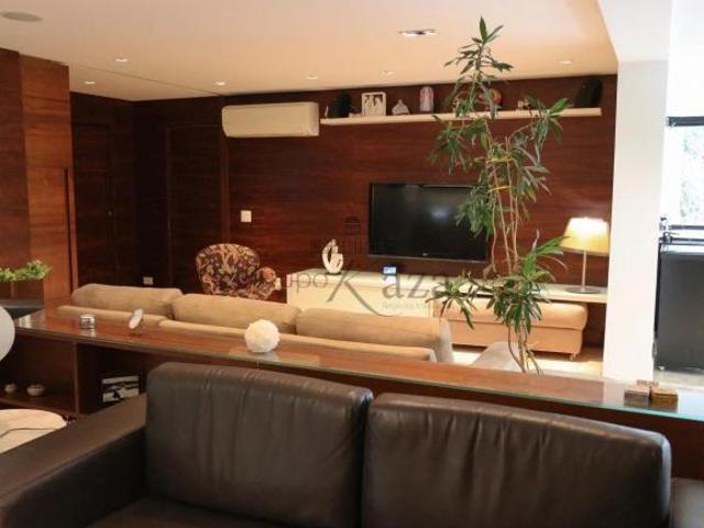 Apartamento/Padrão Moema 4 Dormitórios 172m²