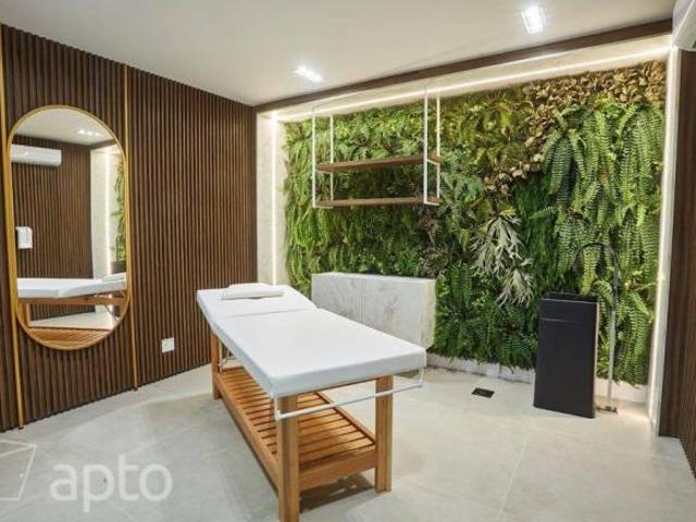 Apartamentos à venda em Zona 01, Maringá | 3 quartos com 245 m²