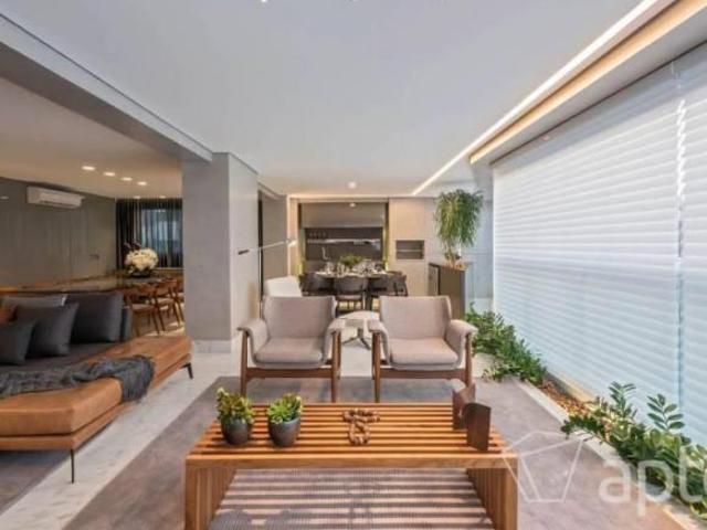Apartamentos à venda em Aclimação, São Paulo | 4 quartos com 215 m²