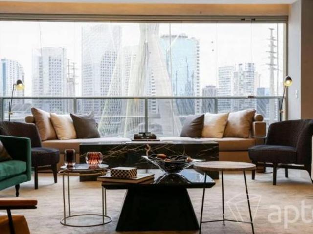 Apartamentos à venda em Cidade Jardim, São Paulo | 3 quartos com 211 m²