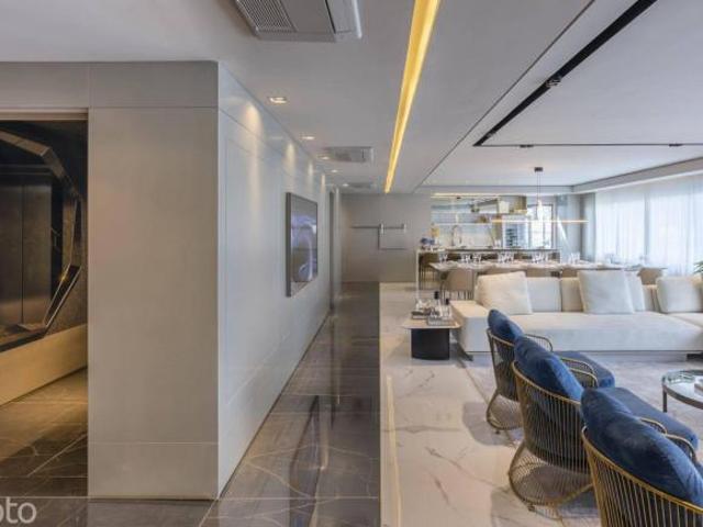 Apartamentos à venda em Jardim Europa, Porto Alegre | 3 quartos com 202 m²