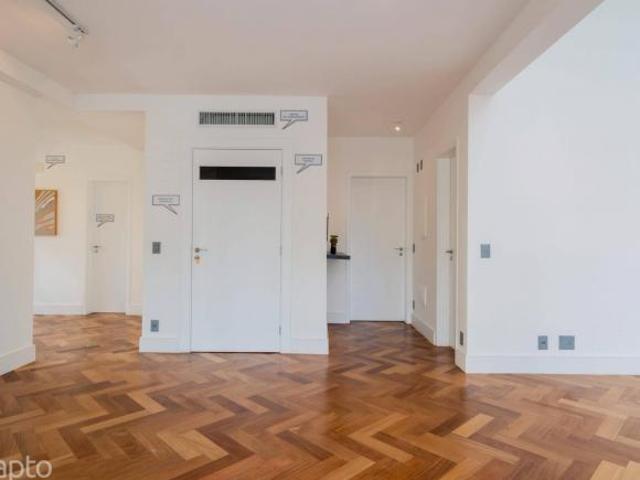 Apartamentos à venda em Jardins, São Paulo | 2 quartos com 127 m²