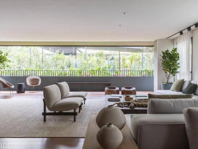 Apartamentos à venda em Jardins, São Paulo | 2 quartos com 134 m²