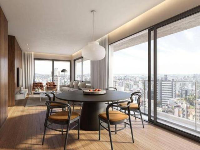 Apartamentos à venda em Moinhos de Vento, Porto Alegre | 2 quartos com 204 m²