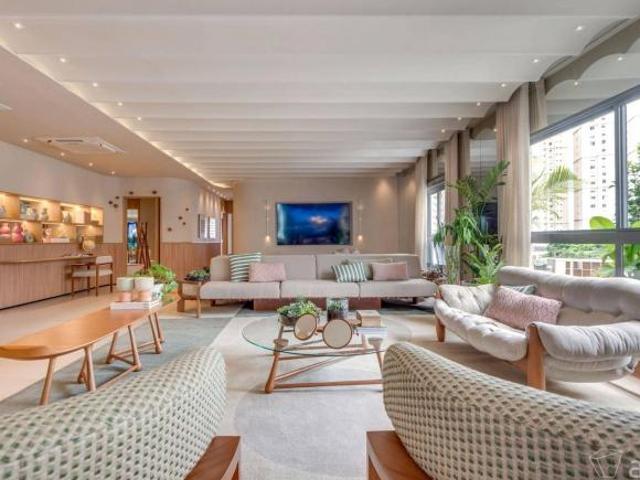 Apartamentos à venda em Setor Bueno, Goiânia | 4 quartos com 240 m²