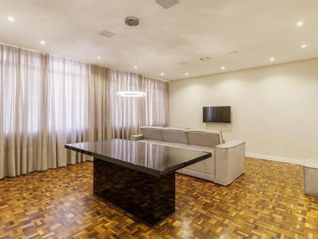 Apartamentos amplos no Batel com lazer e portaria 24h