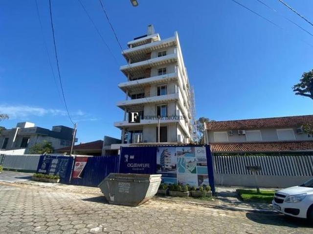 Apartamentos novos na quadra do mar