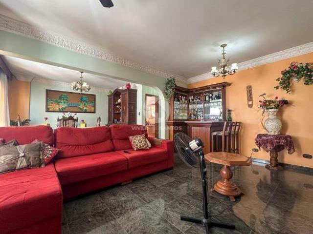 Apartamentos para venda com 4 quartos na Aparecida em Santos