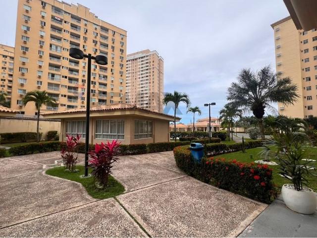 Apartamento2/4 com suíte semimobiliado no bairro do Imbuí