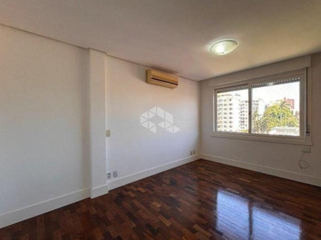 Apartamebnto com 2 quartos, vaga de garagem escriturada, em plena Dom Pedro II, próximo a Sogipa