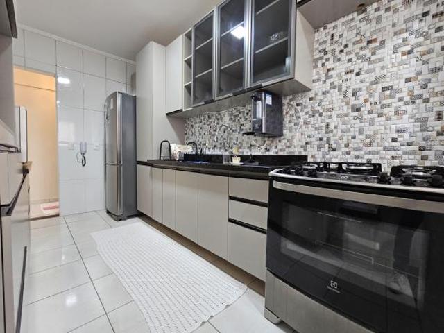 APARTEMANTO NA PRAIA GRANDE,GUILHERMINA, 02 QUARTOS, SACADA COM CHURRASQUEIRA