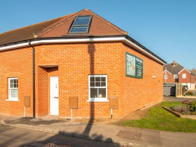 Apex Cottage, Main Road, Edenbridge TN8, 2 bed end terrace house to rent, £1,500 pcm | PrimeLocation