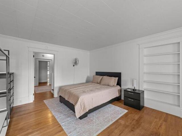 Apex Home, a 5 minute walk to transit stop or downtown Apex