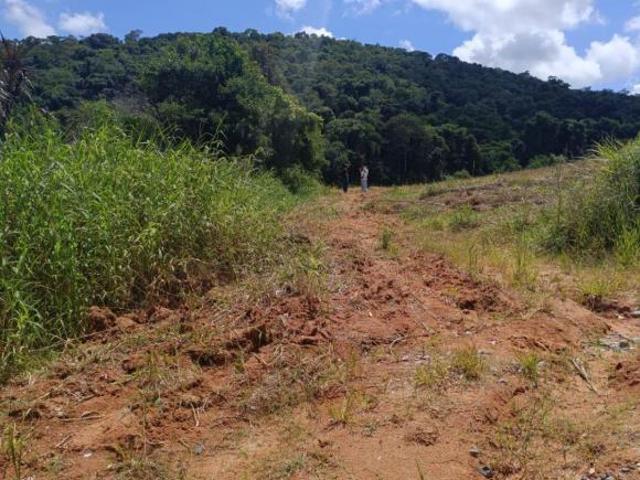 Apenas 1 km do asfalto e dos comércios locais