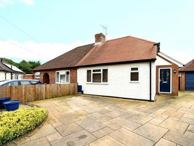 Apers Avenue, Woking, 2 Bedroom Semi detached