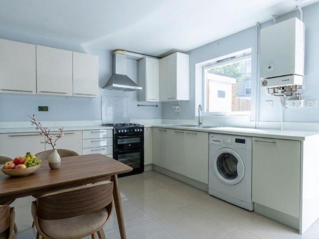 Aplin Way, Isleworth Brentford TW7, 4 bed terraced house to rent, £3,195 pcm | PrimeLocation