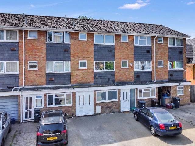 Aplin Way, Isleworth TW7, 4 bed terraced house to rent, £3,350 pcm | PrimeLocation