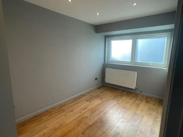 Aplin Way, Isleworth, TW7 4 bed house to rent £3,200 pcm £738 pw