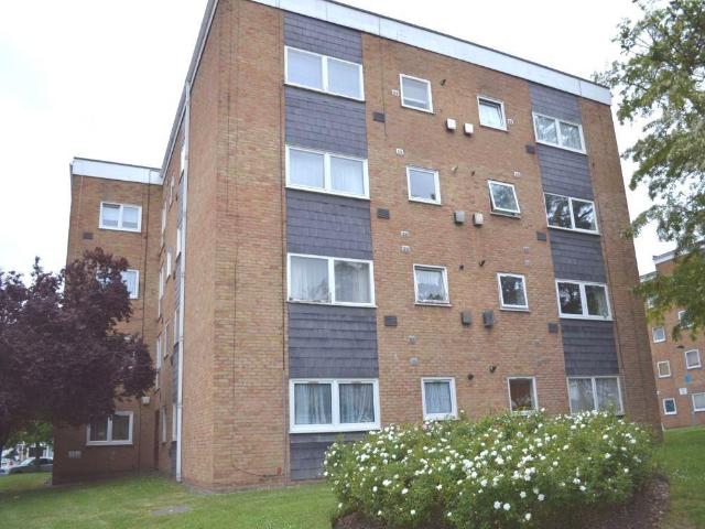 Aplin Way, Osterley, Isleworth TW7, 2 bed flat to rent, £1,750 pcm | PrimeLocation
