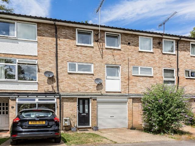 Aplins Close, Harpenden AL5, 3 bed terraced house to rent, £2,250 pcm | PrimeLocation