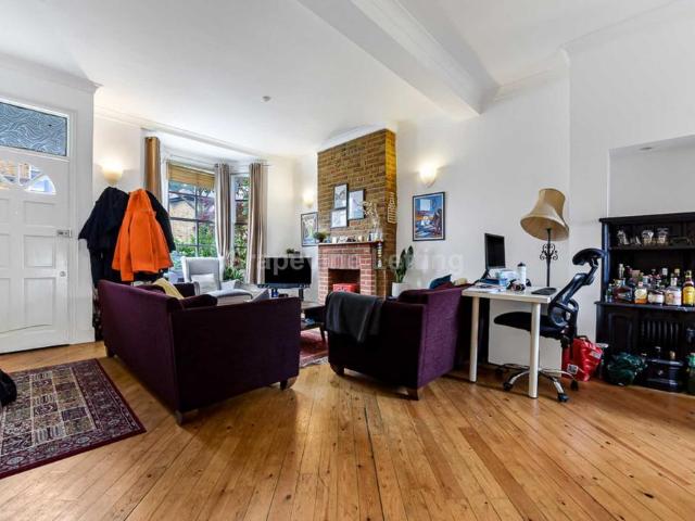 Appach Road, Brixton, London SW2 4 bed house to rent £4,400 pcm £1,015 pw